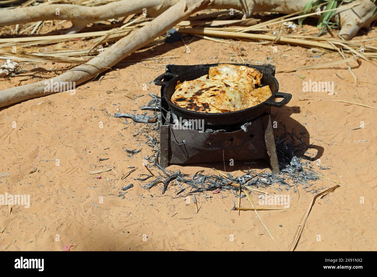 Traditional Berber cooking pot in Algeria Stock Photo - Alamy