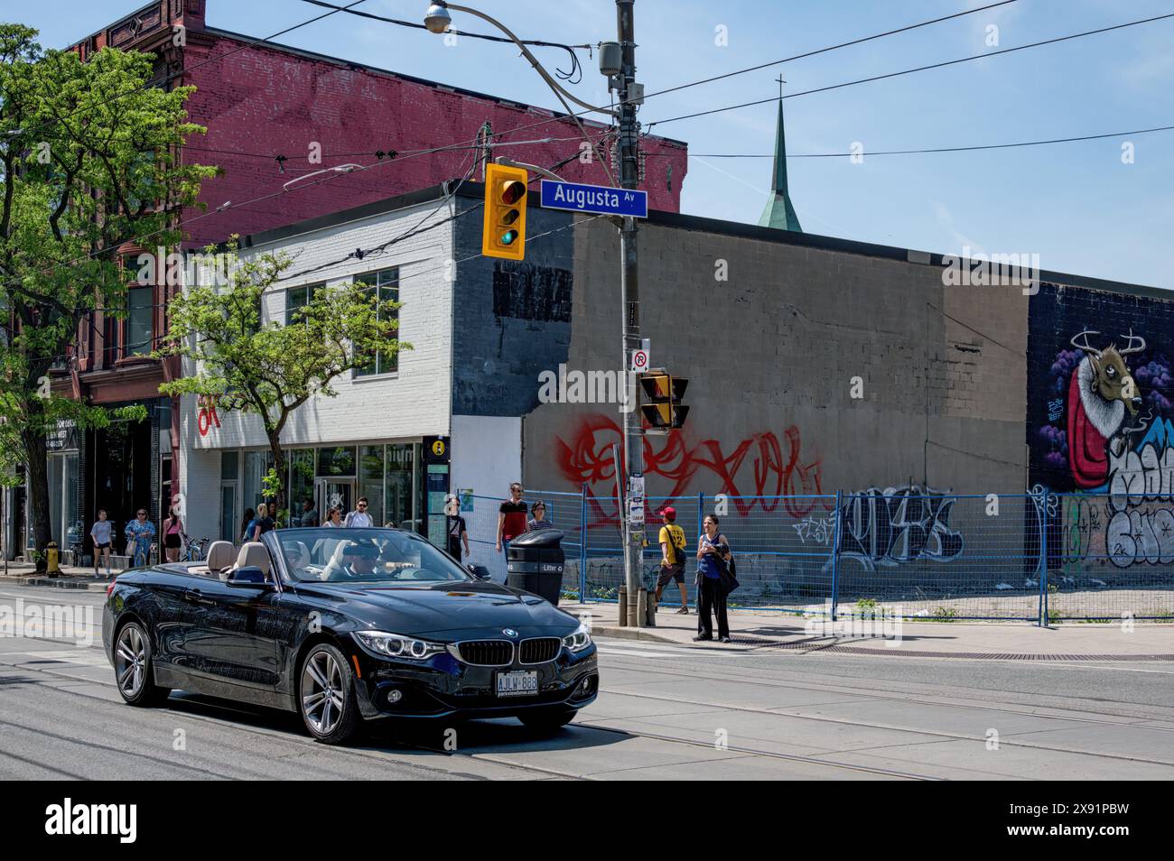 Queen driving car hi-res stock photography and images - Alamy