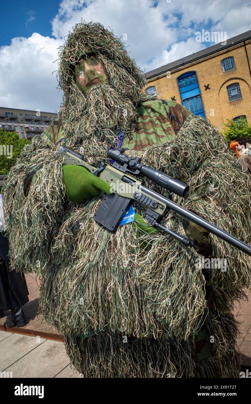Holding a sniper rifle hi-res stock photography and images - Alamy
