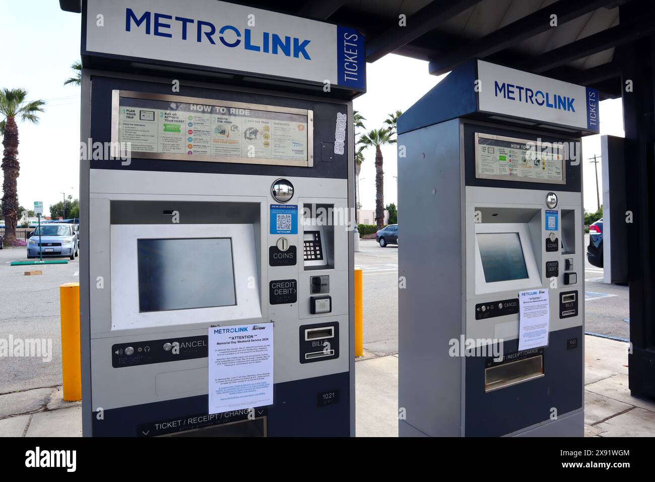 Metrolink ticket machines hi-res stock photography and images - Alamy