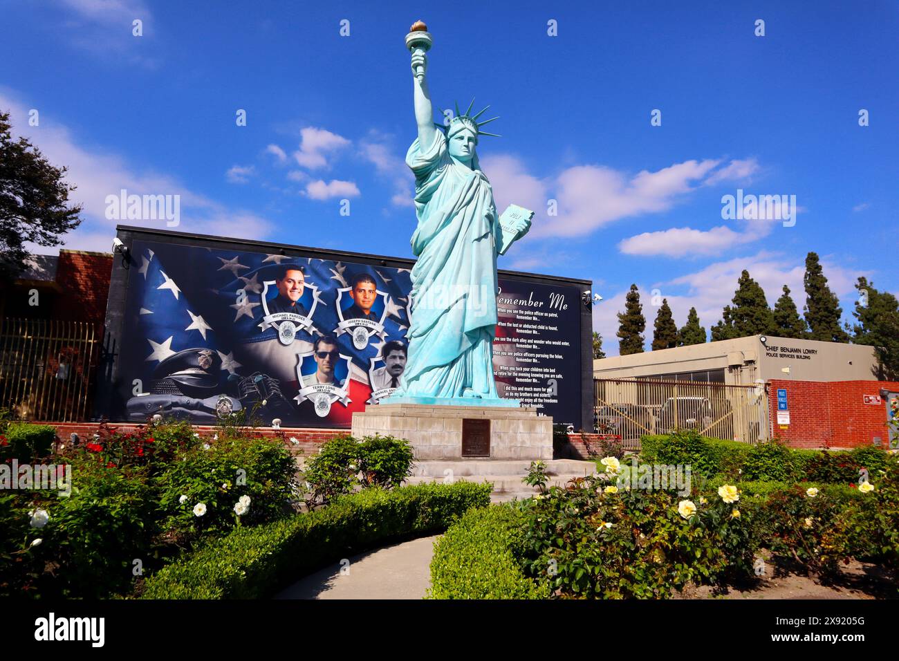 Statue of Liberty Replica located in front of a mural saluting El Monte ...