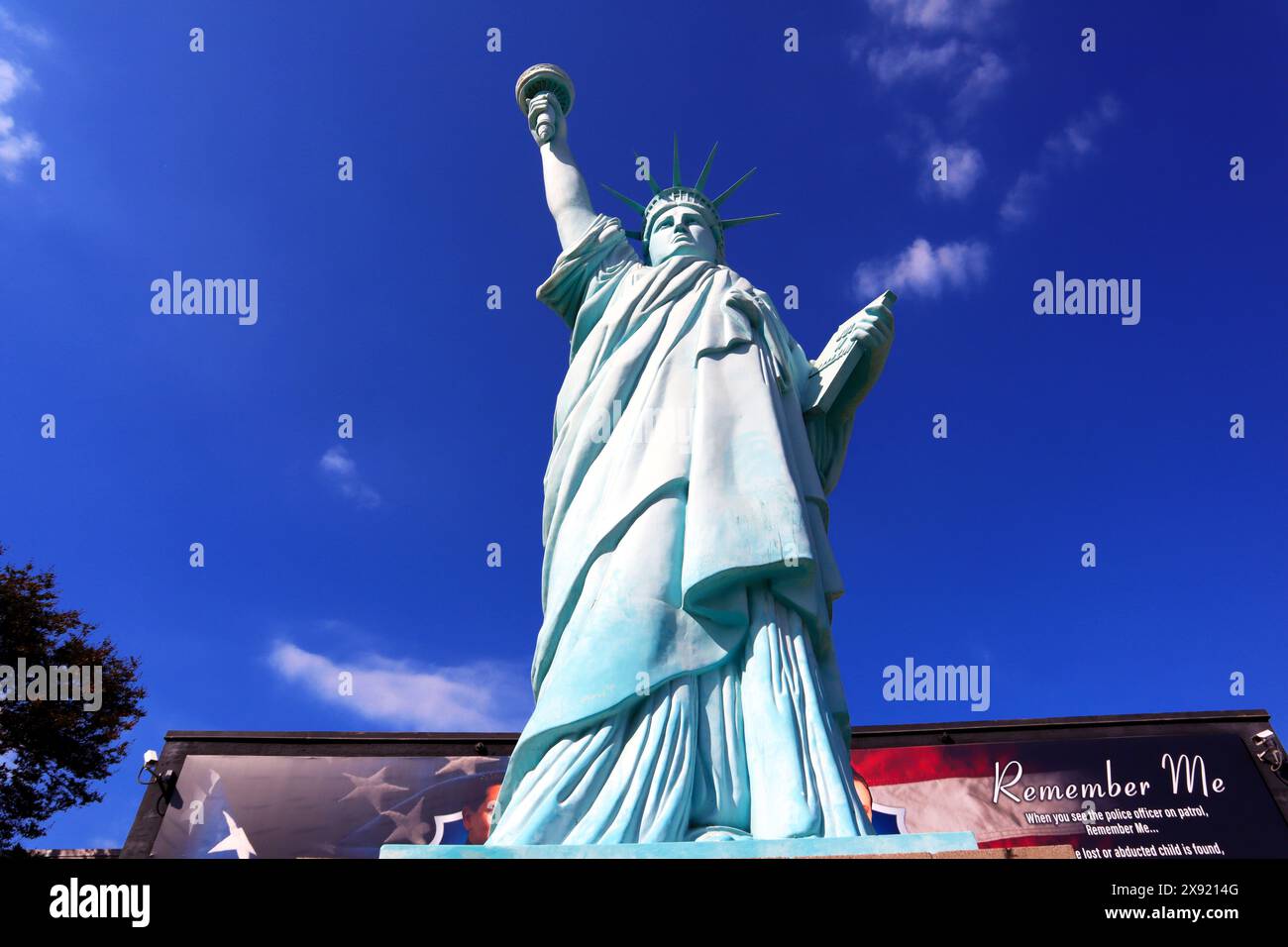 Statue of Liberty Replica located in front of a mural saluting El Monte ...