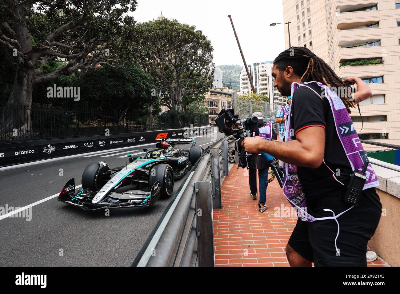 44 HAMILTON Lewis (gbr), Mercedes AMG F1 Team W15, action with a media ...