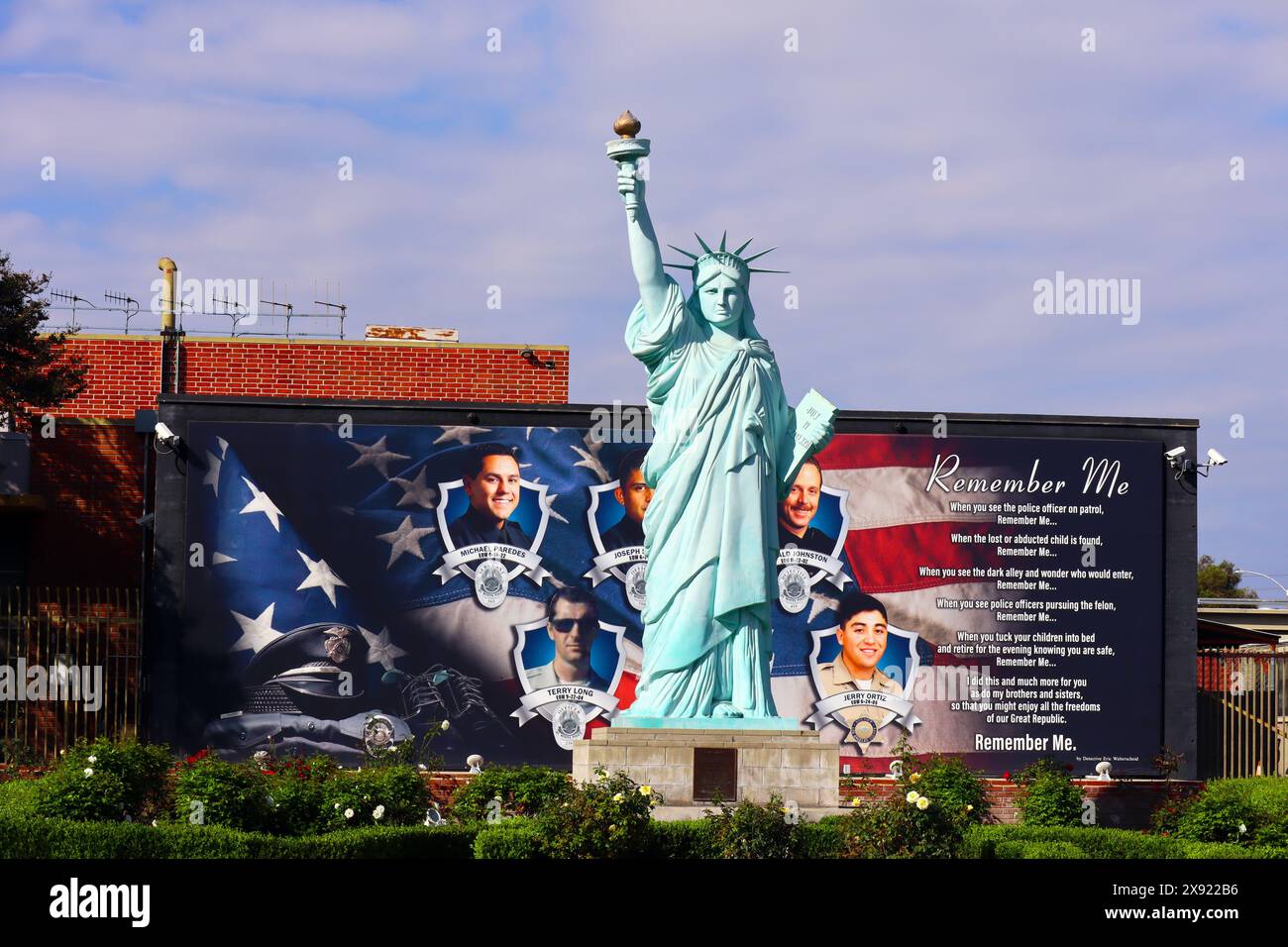 Statue of Liberty Replica located in front of a mural saluting El Monte ...