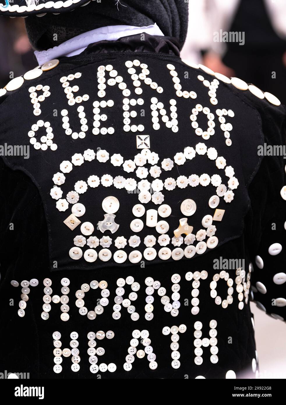 Traditional cockney costume hi-res stock photography and images - Alamy