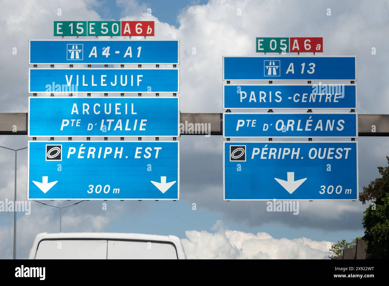 Highway road signs Paris, driving in heavy summer traffic on ring road ...