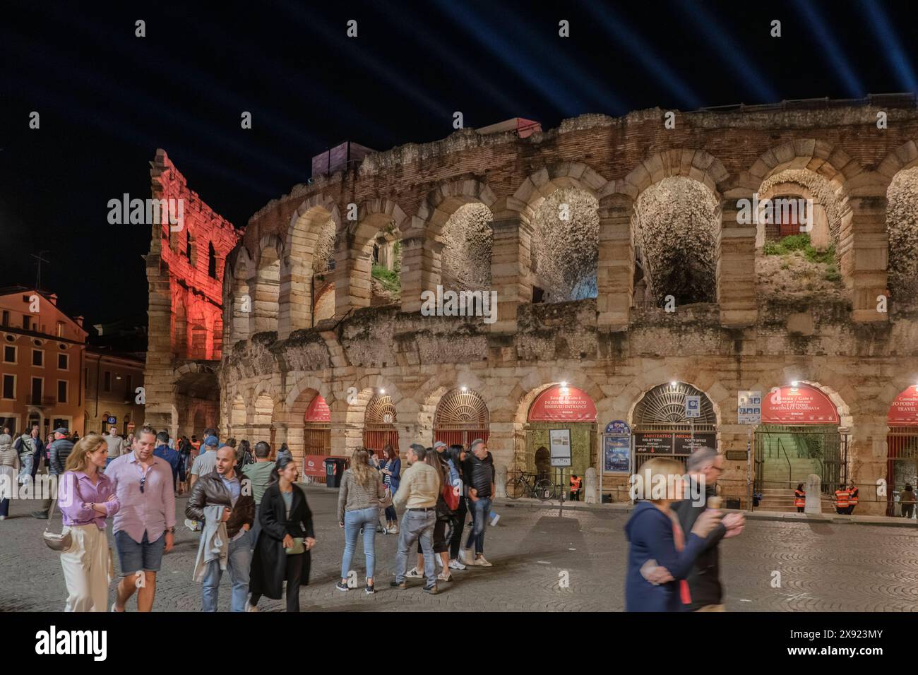 Die Arena von Verona italienisch Arena di Verona ist ein gut erhaltenes ...