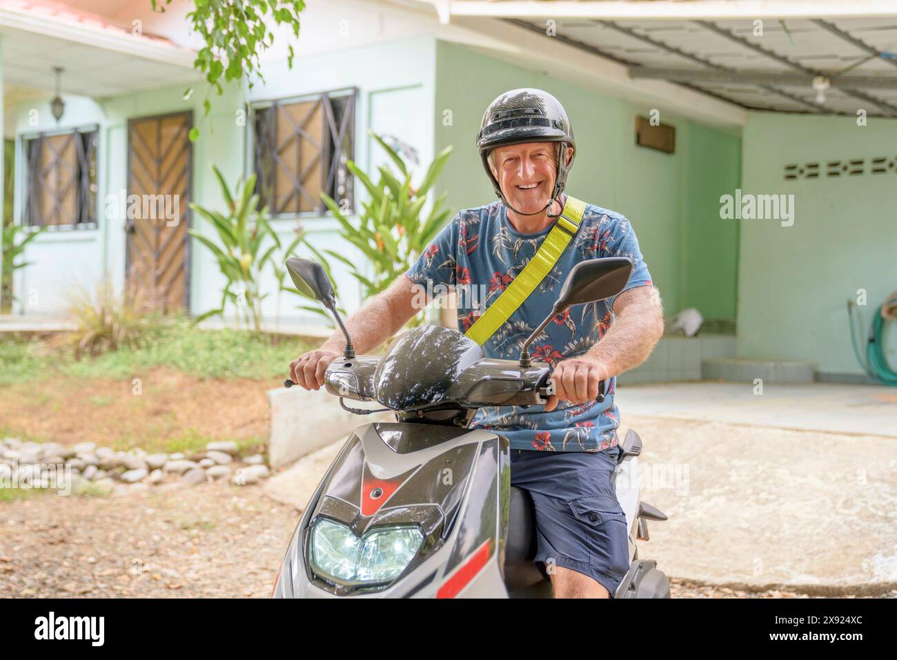 Costa rica man driving hi-res stock photography and images - Alamy