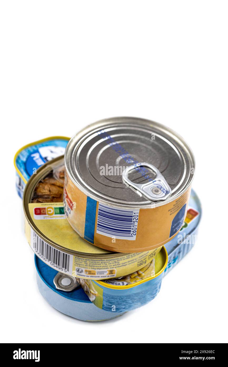 Stacked cans of preserved fish Fish cans 016438 001 Stock Photo - Alamy