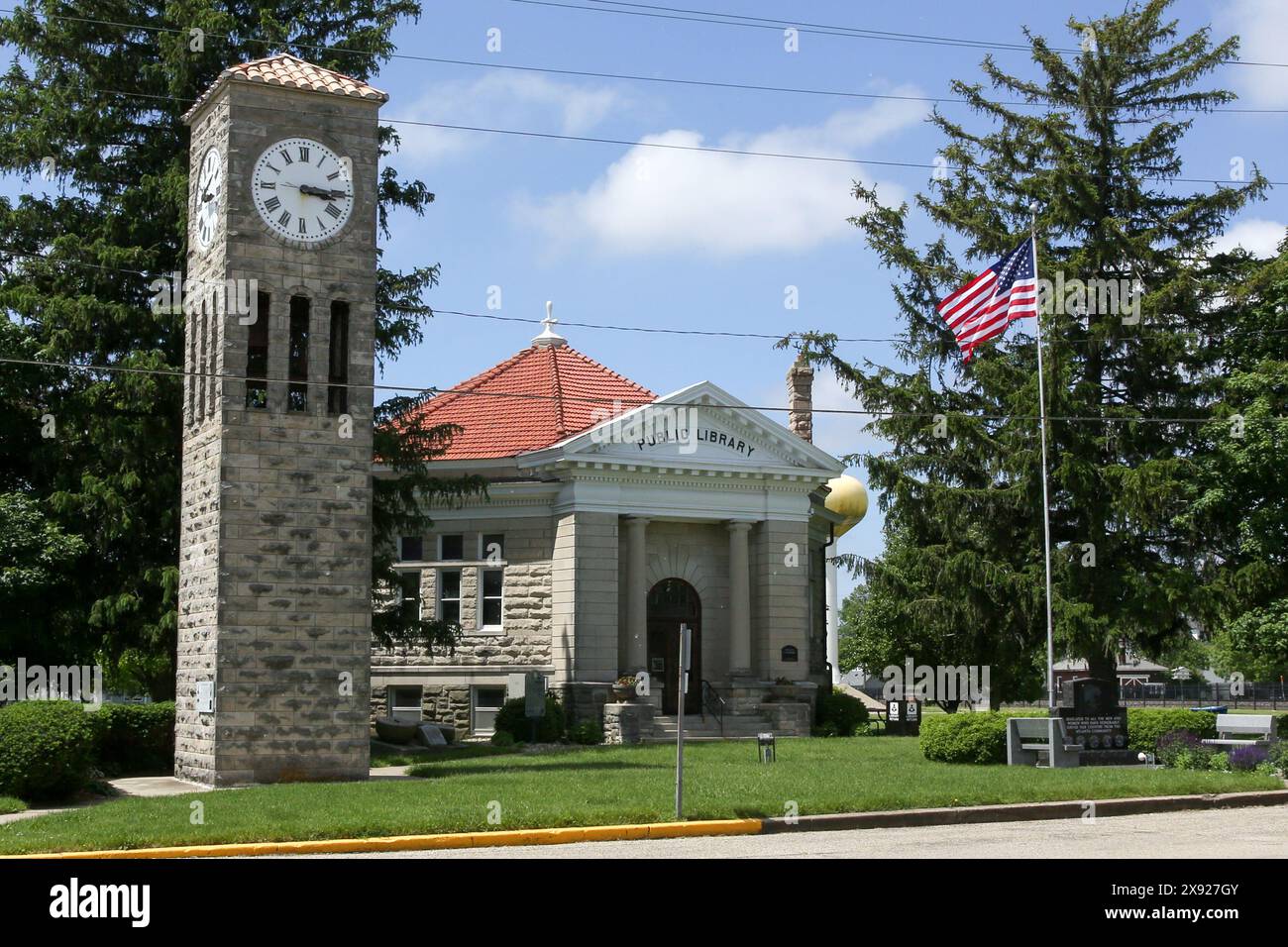 Atlanta Public Library & Clock tower, Atlanta, Illinois Stock Photo - Alamy