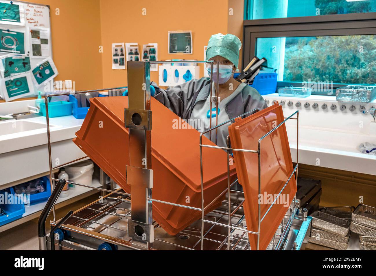 Technician handling a washing cart. Hospital hygiene 016792 055 Stock ...
