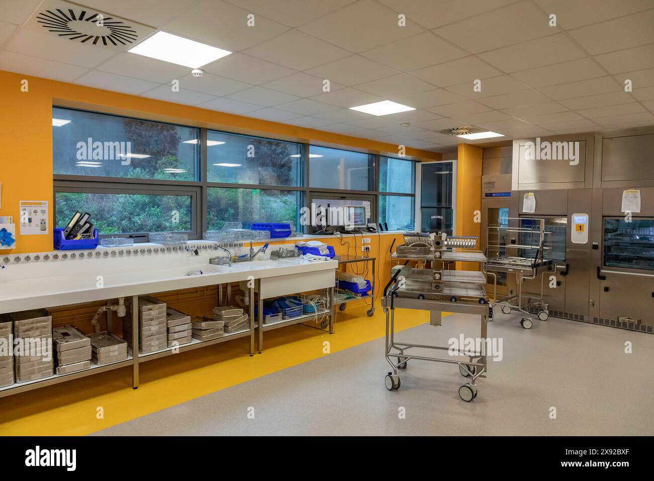 Washing room. Hospital hygiene 016792 050 Stock Photo - Alamy