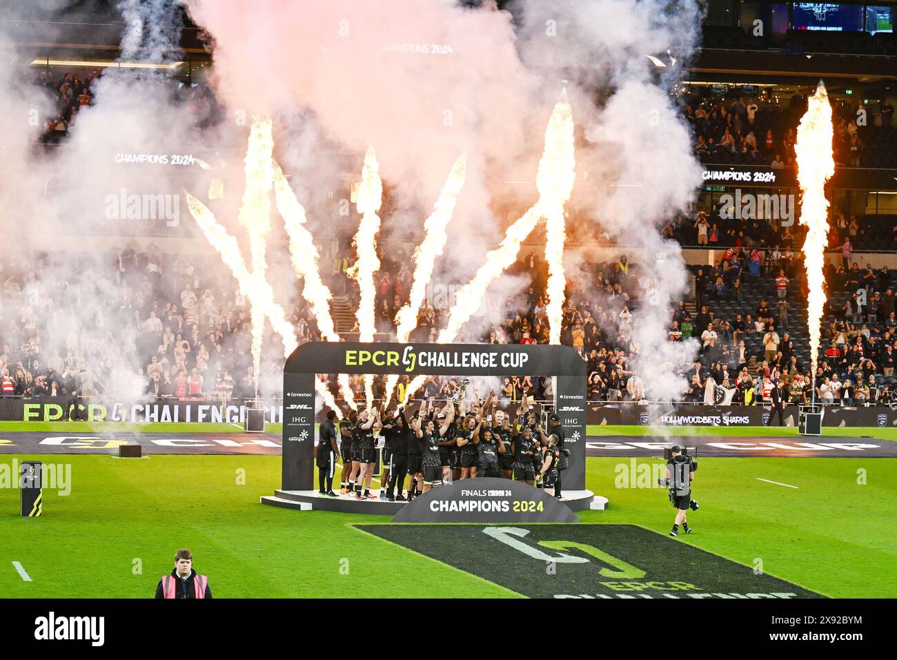Hollywoodbets Sharks players celebrate after winning the European Rugby ...