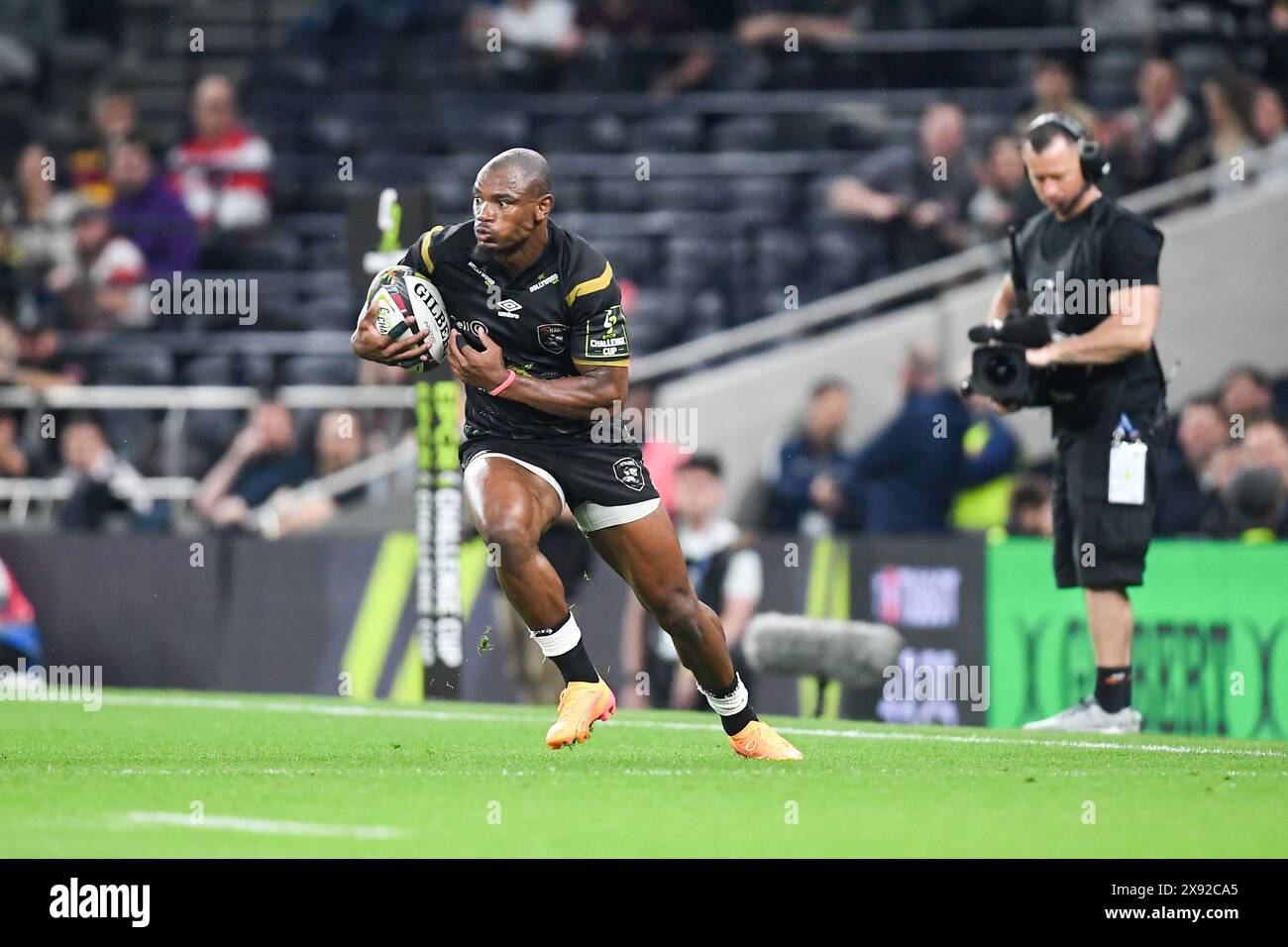 Hollywoodbets Sharks Makazole Mapimpi during the European Rugby ...