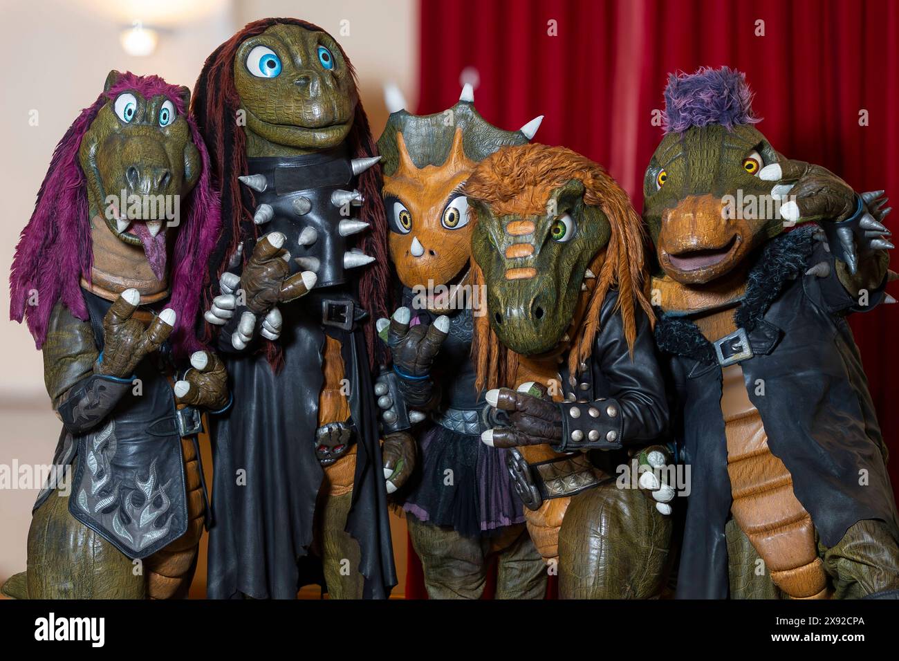 Die Dino Metal Band Heavysaurus mit Riffi Raffi Gitarre, Komppi Momppi ...