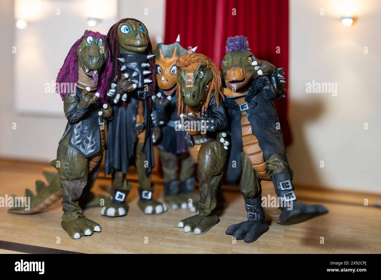 Die Dino Metal Band Heavysaurus mit Riffi Raffi Gitarre, Komppi Momppi ...