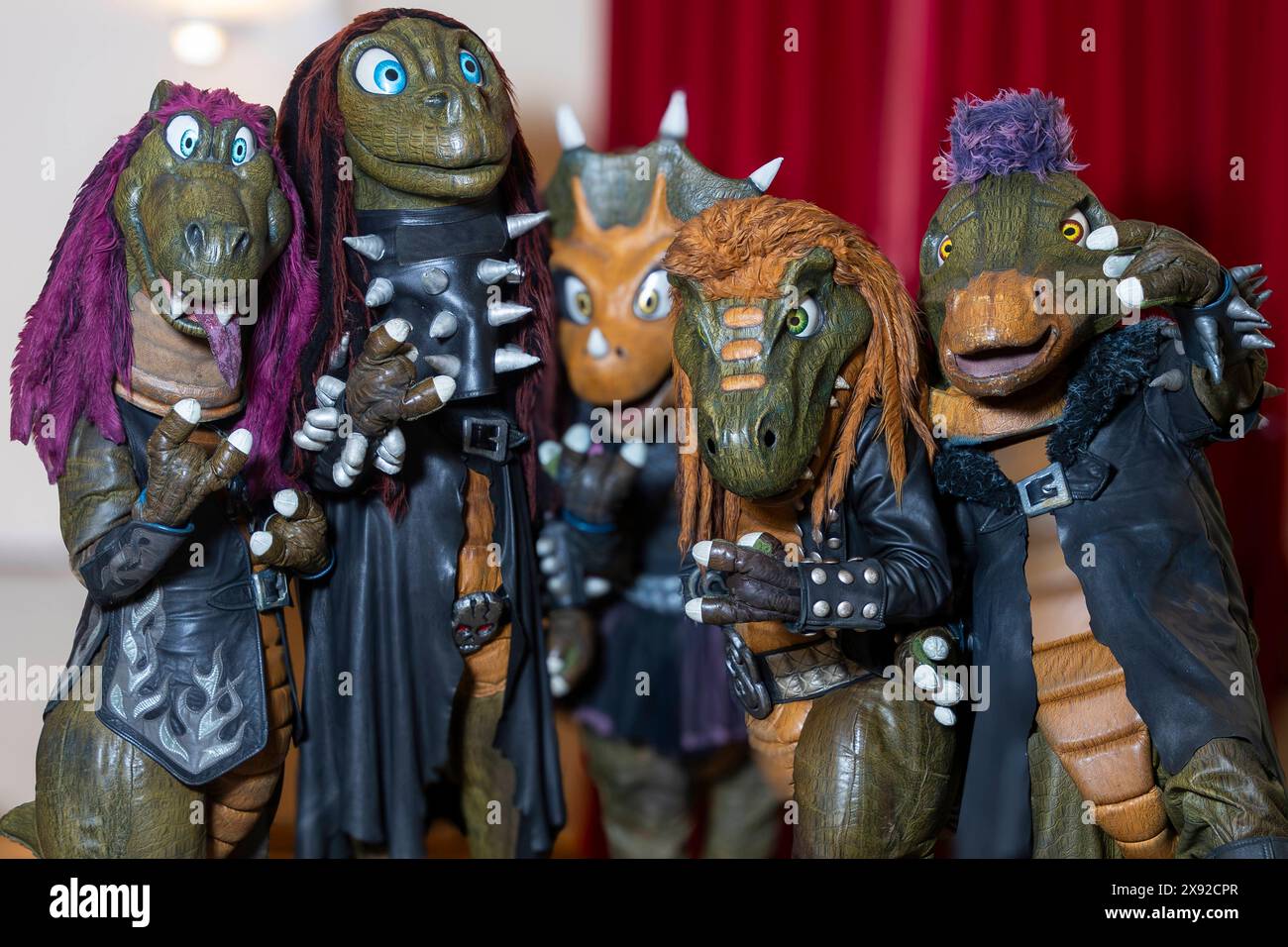 Die Dino Metal Band Heavysaurus mit Riffi Raffi Gitarre, Komppi Momppi ...