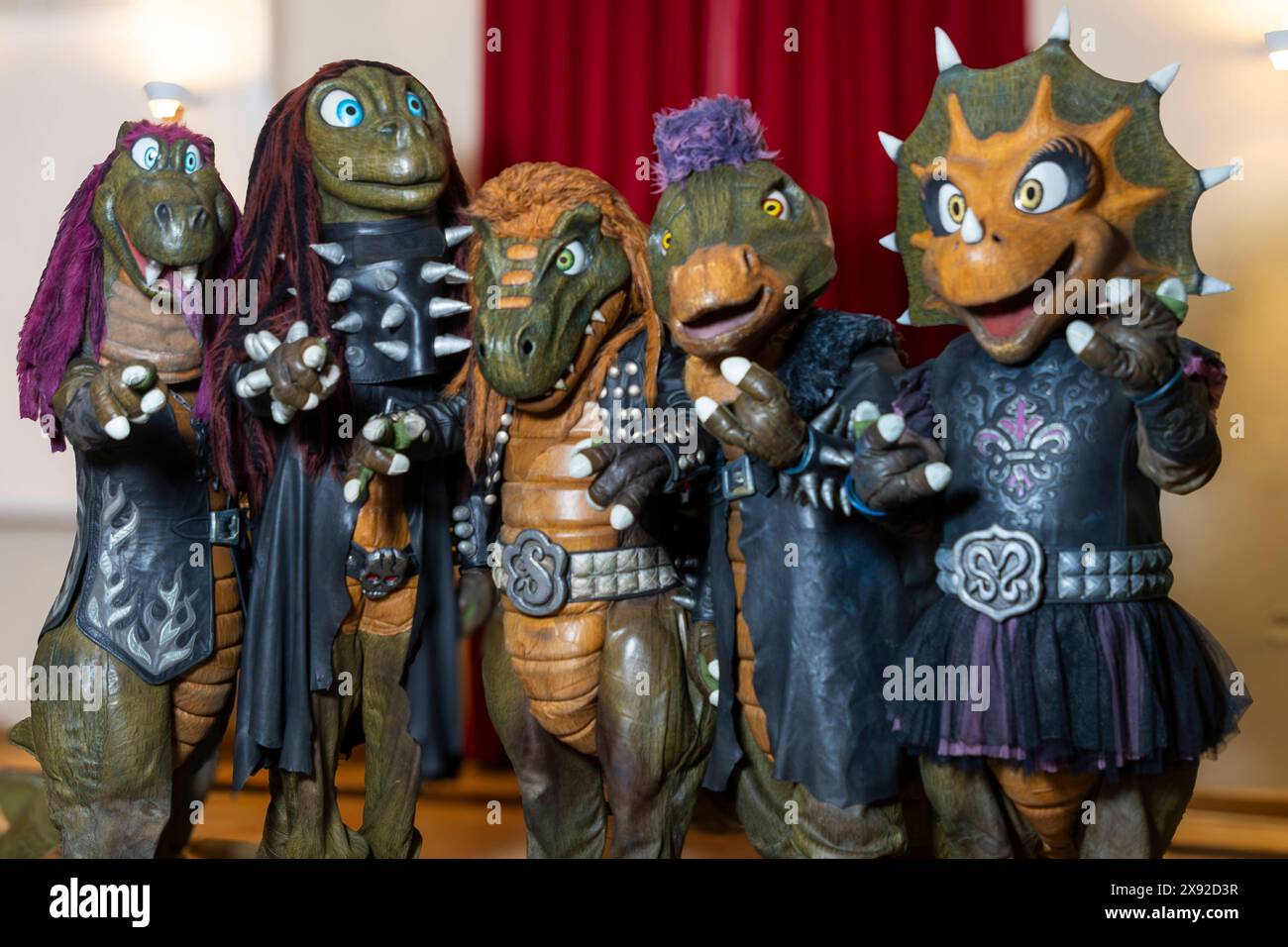 Die Dino Metal Band Heavysaurus mit Riffi Raffi Gitarre, Komppi Momppi ...