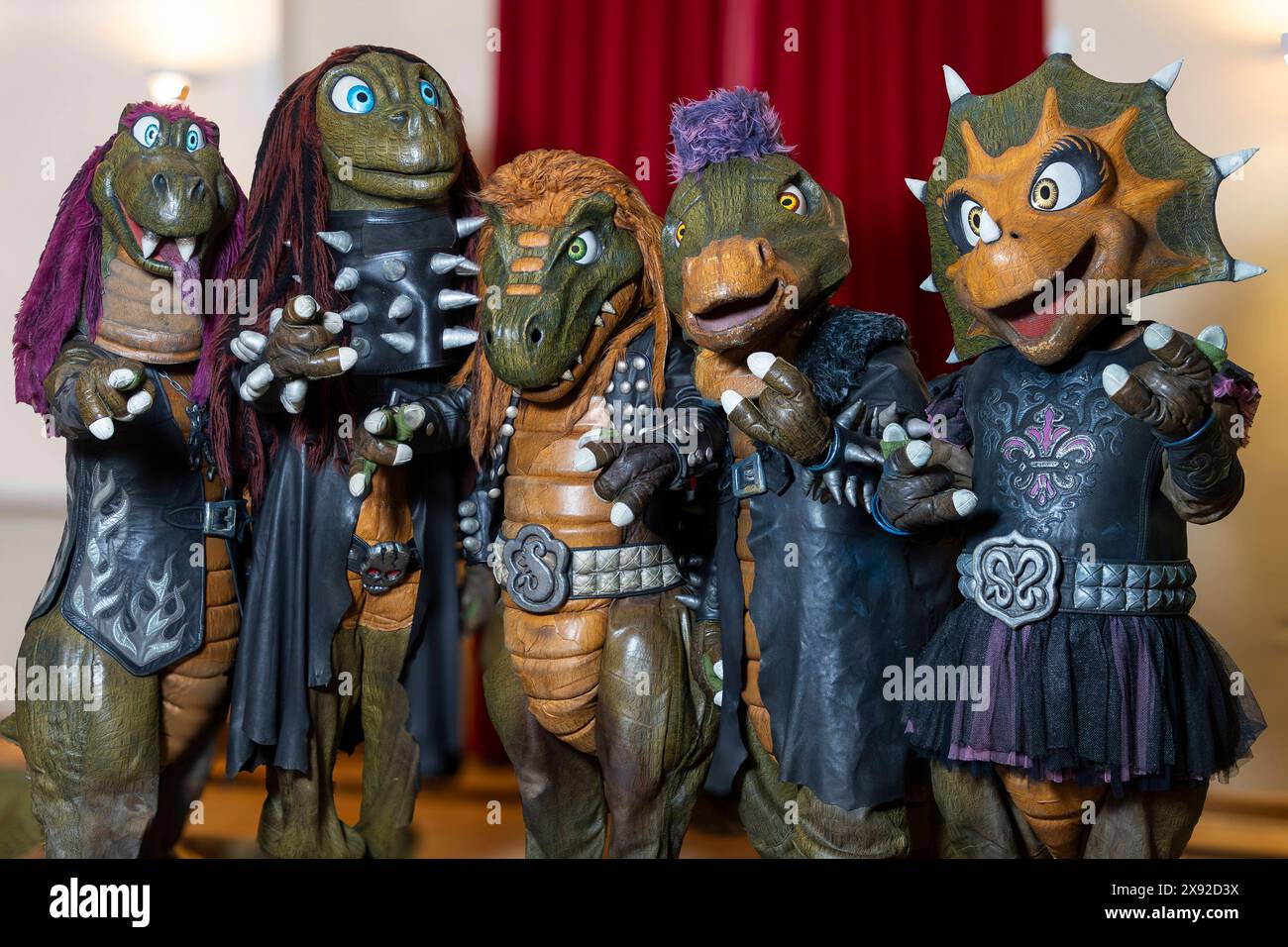 Die Dino Metal Band Heavysaurus mit Riffi Raffi Gitarre, Komppi Momppi ...