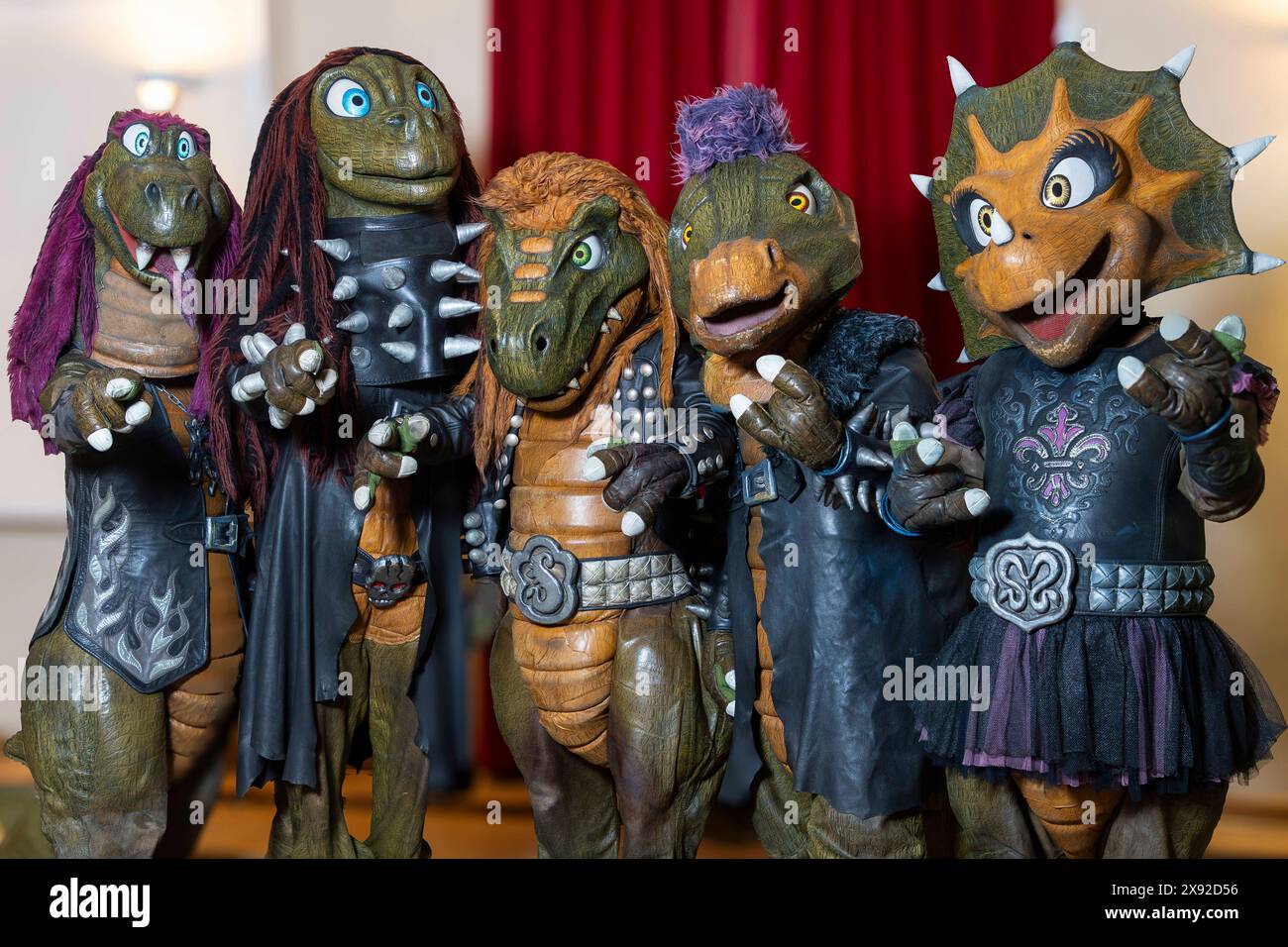 Die Dino Metal Band Heavysaurus mit Riffi Raffi Gitarre, Komppi Momppi ...