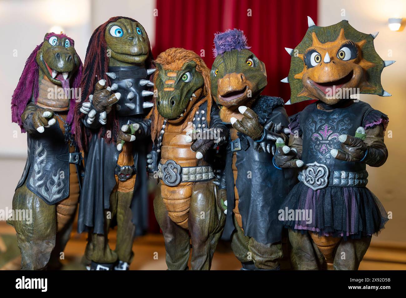 Die Dino Metal Band Heavysaurus mit Riffi Raffi Gitarre, Komppi Momppi ...