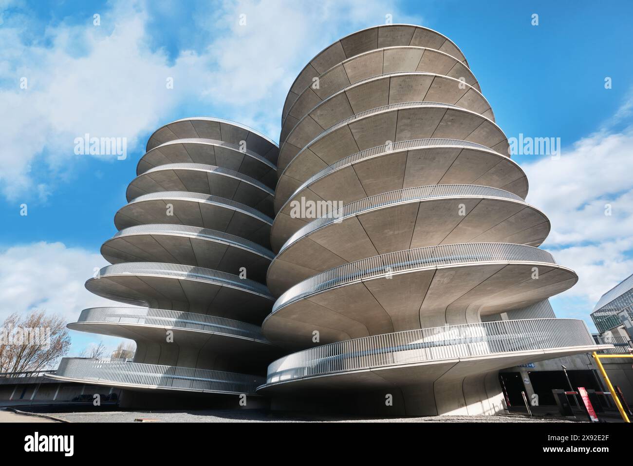 Spiral concrete ramp hi-res stock photography and images - Alamy