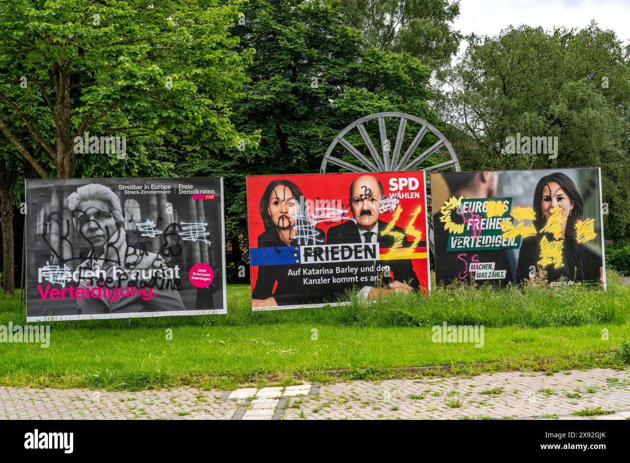 Graffitied election posters of FDP, SPD, Greens, smeared with symbols ...