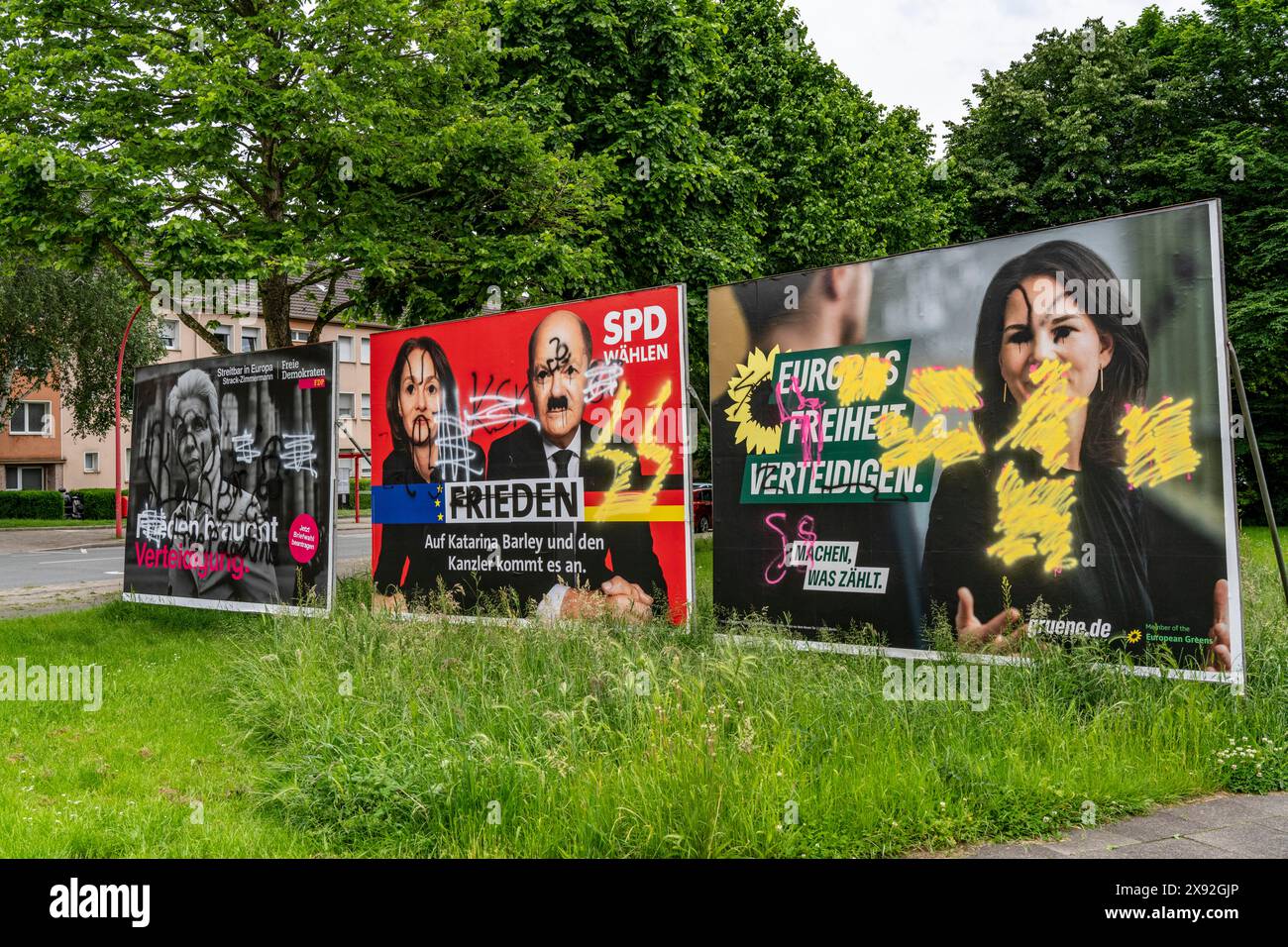 Graffitied election posters of FDP, SPD, Greens, smeared with symbols ...