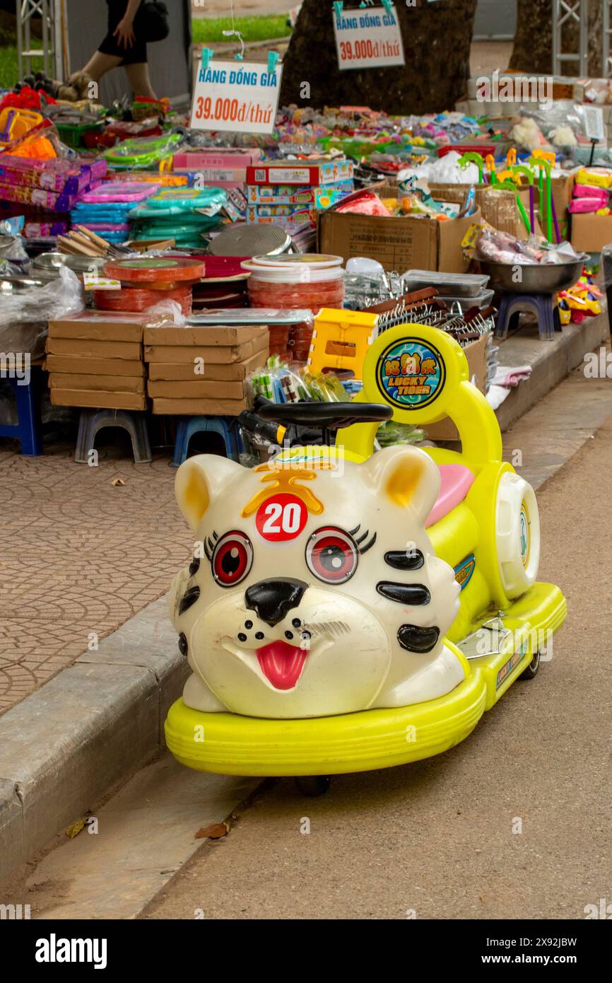 Not to be missed superb Thong Nhat Park (LeninPark), Hanoi Old Town ...