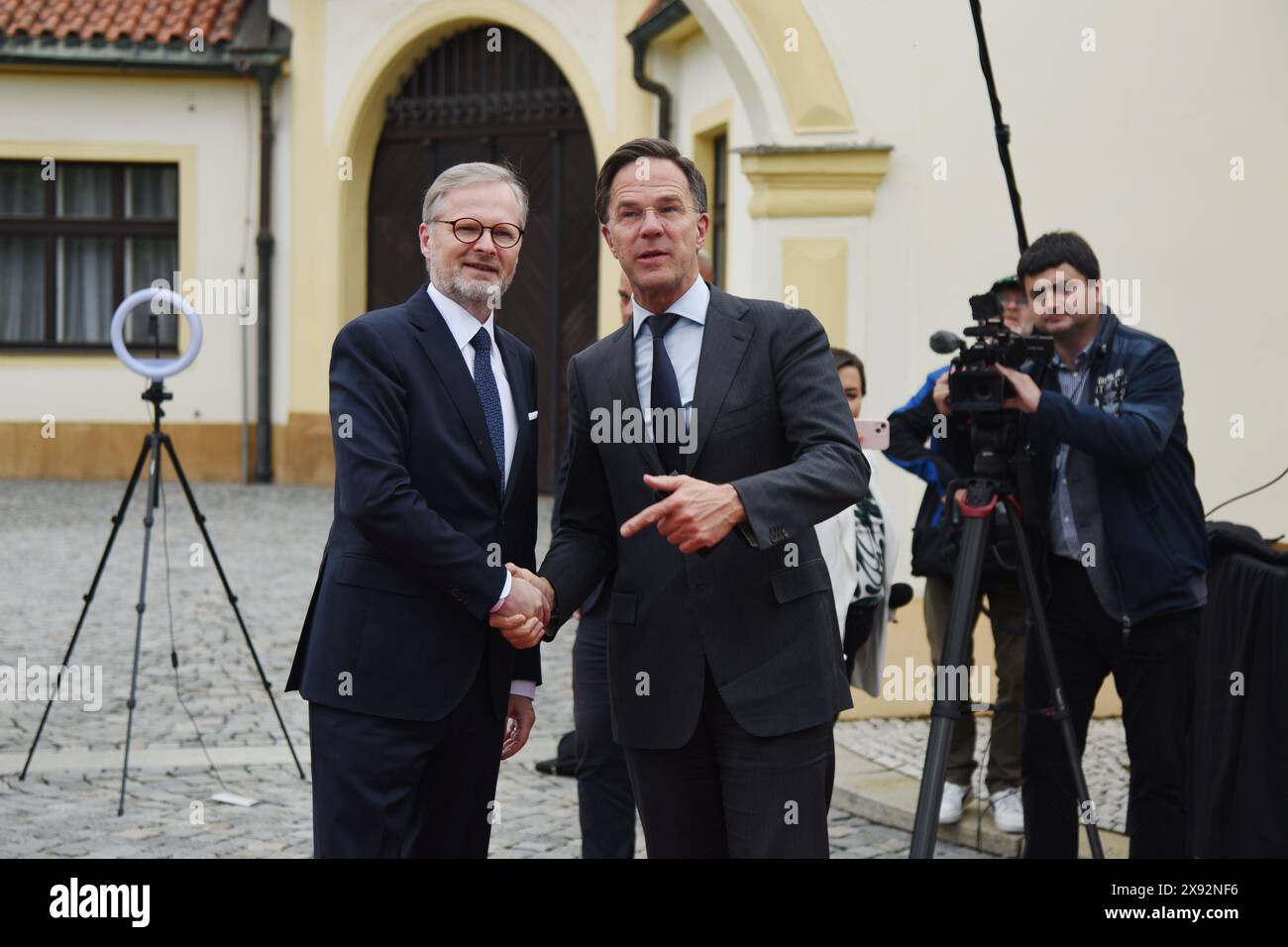 Dutch prime minister Mark Rutte (R) and Czech prime minister Petr Fiala ...