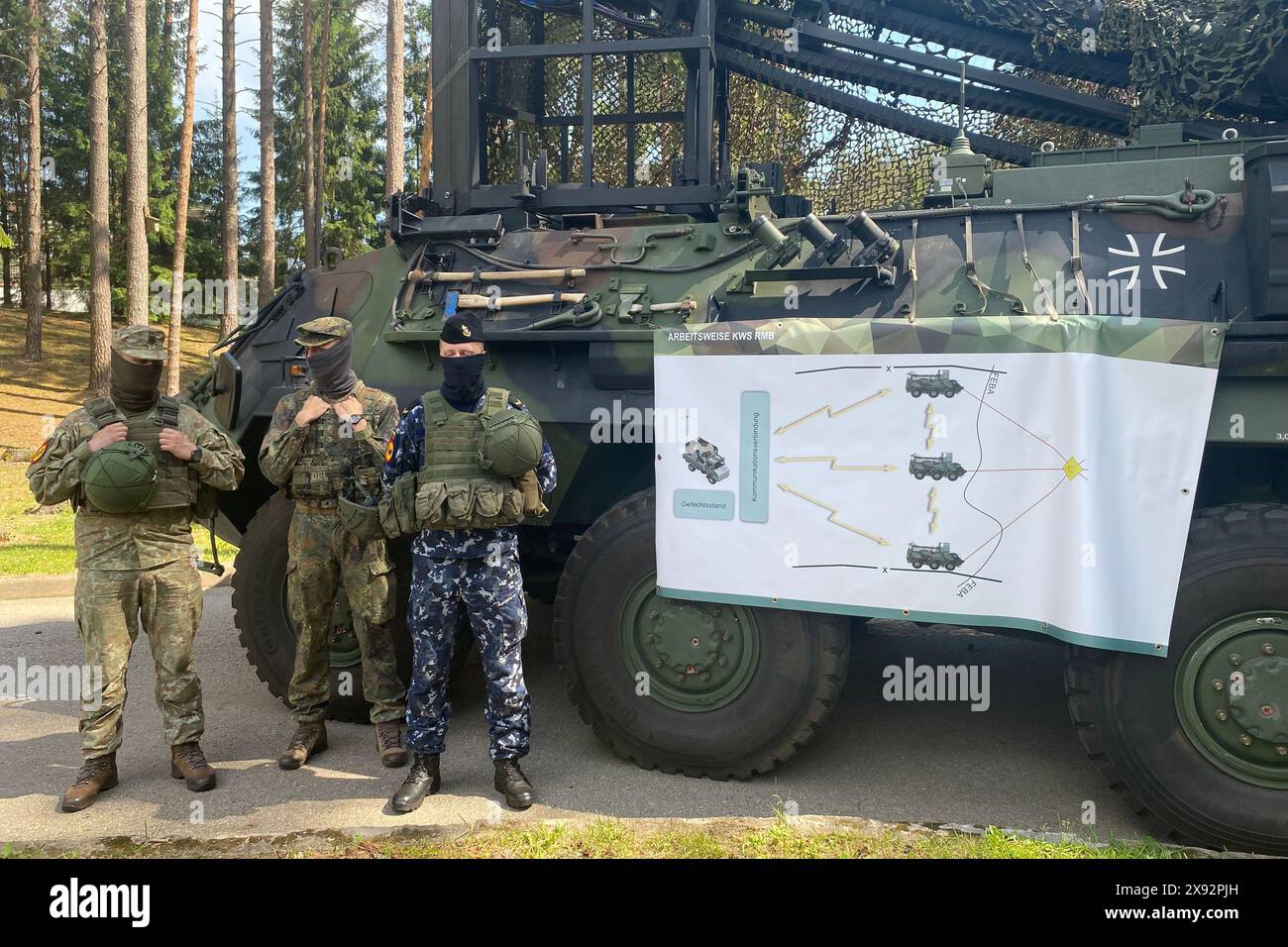 28 May 2024, Lithuania, Nemecine: A German and two Lithuanian soldiers ...