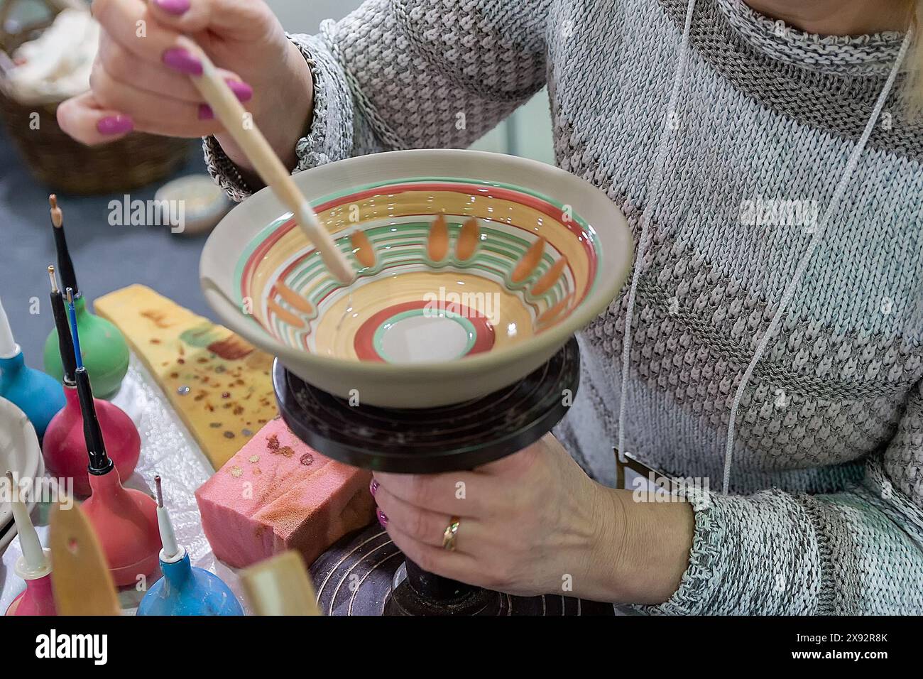 Woman clay painting workshop hi-res stock photography and images - Alamy