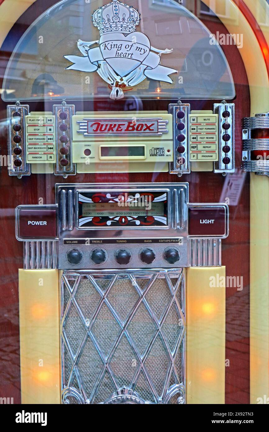 Musikboxen für Liebhaber Eine Jukebox, auch als Musikbox bekannt, ist ...