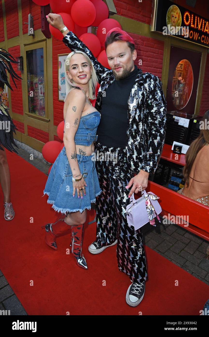 Gina Beckmann, Luca Valentino bei der OLIVIA JONES SOMMERPARTY - U.A. 5 ...