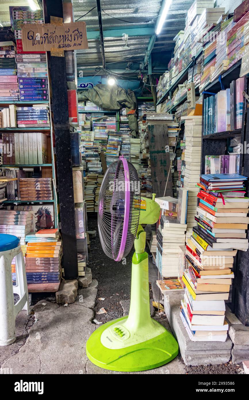 Book shop interior light hi-res stock photography and images - Alamy