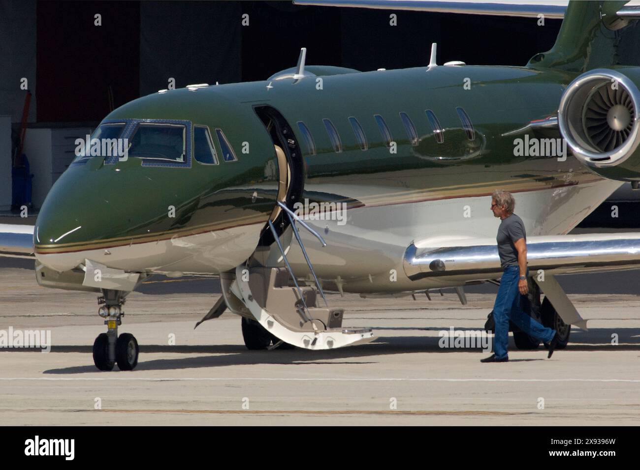 Harrison Ford pilots his Cessna Citation Twin-jet to Santa Fe. When he ...