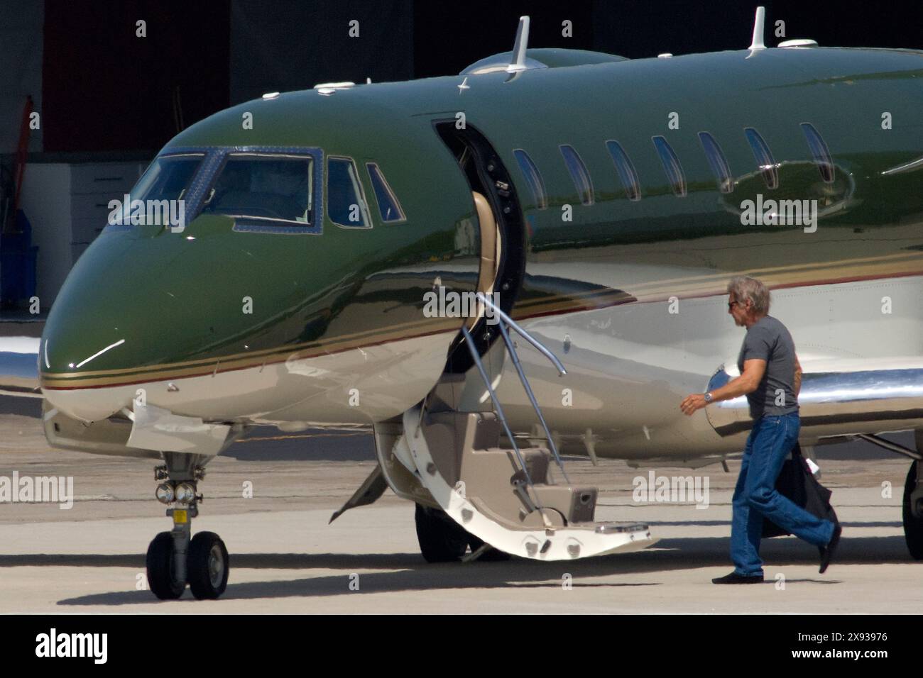 Harrison Ford pilots his Cessna Citation Twin-jet to Santa Fe. When he ...