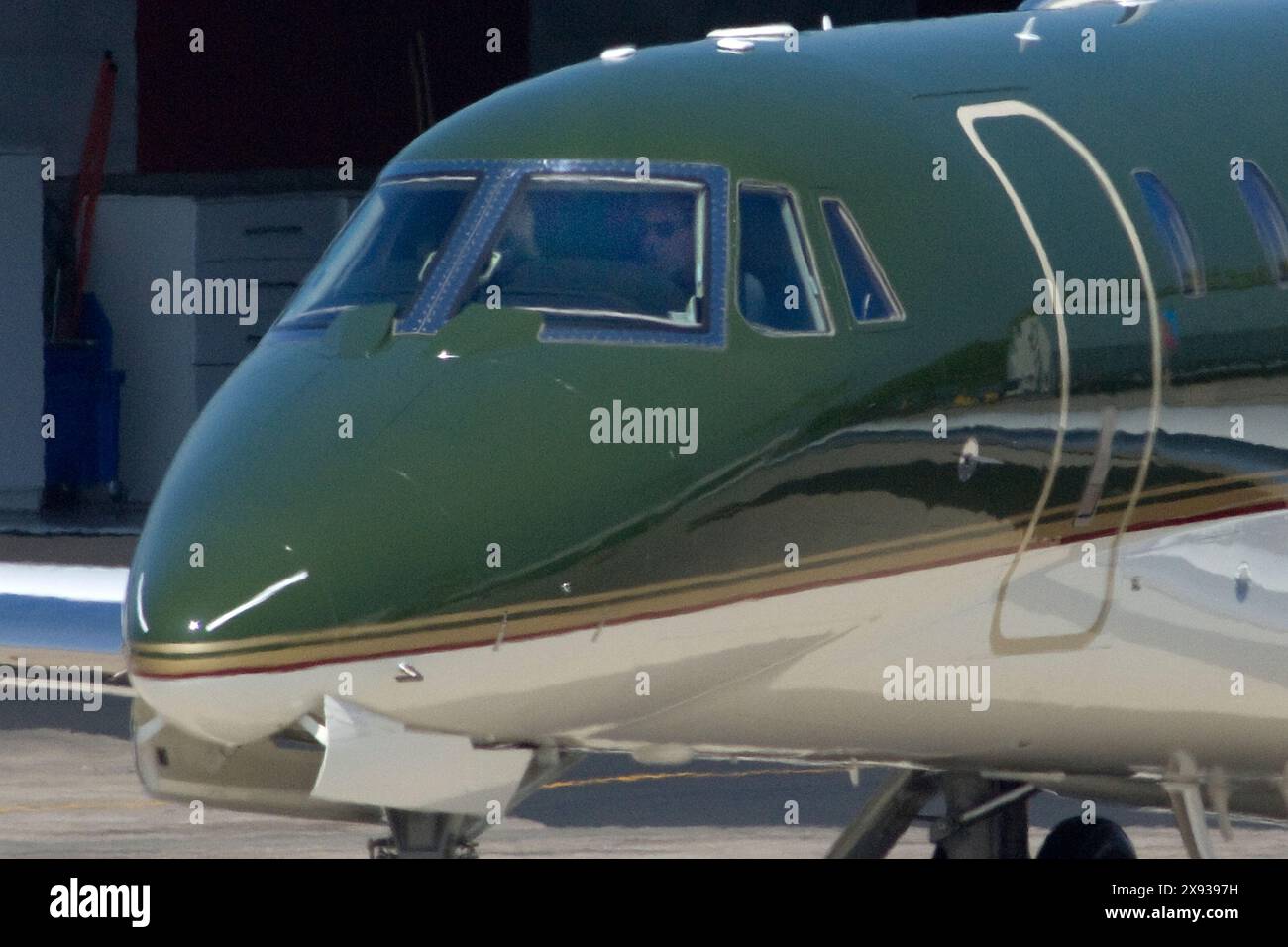 Harrison Ford pilots his Cessna Citation Twin-jet to Santa Fe. When he ...