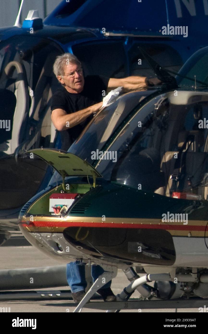 EXCLUSIVE-- Harrison Ford check and clean the windows of his helicopter ...