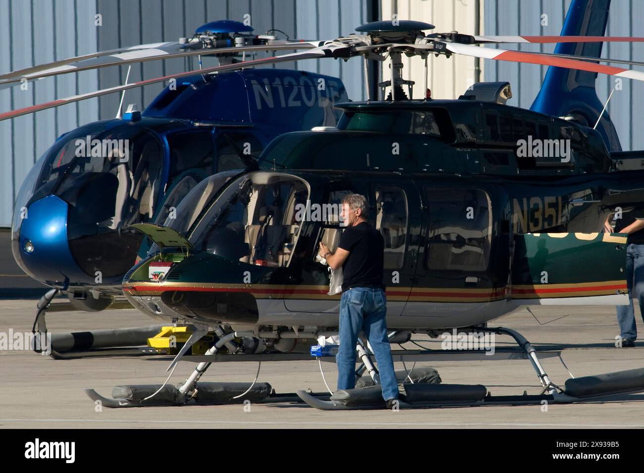 EXCLUSIVE-- Harrison Ford check and clean the windows of his helicopter ...