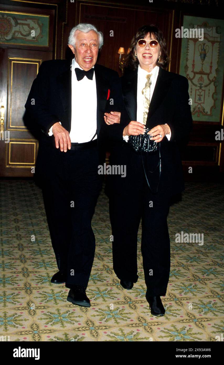 K0421WW SD01/19/95.CHILDREN'S BLOOD FOUNDATION.ADOLPH GREEN W/WIFE ...