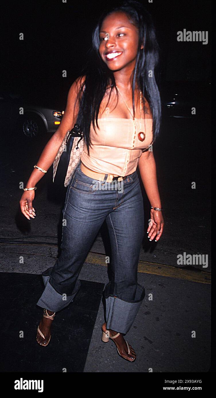 K18806WW: CLICKRADIO CELEBRATED IT'S LAUNCH.AT EXIT, NYC. 05/11/2000.FOXY BROWN. WALTER WEISSMAN ...