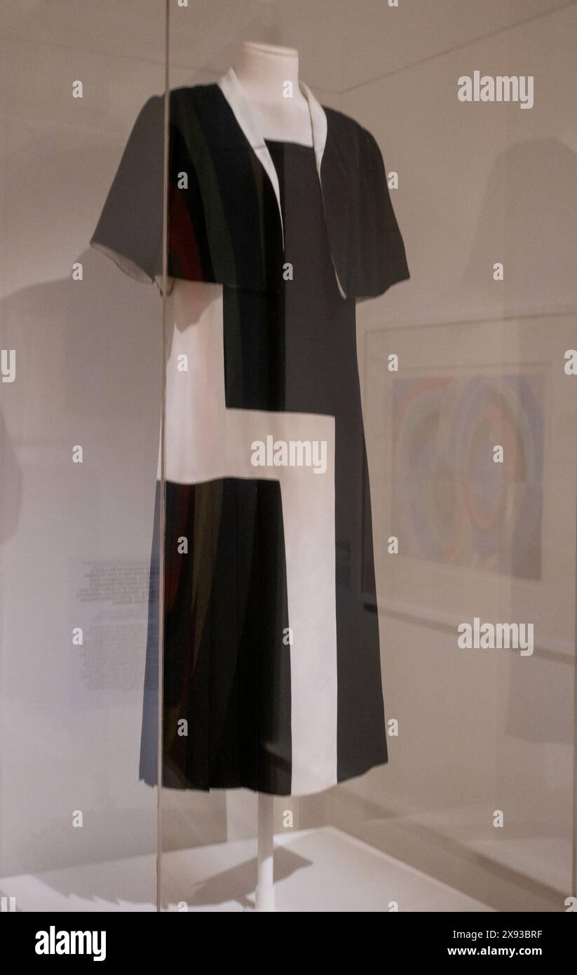 Sonia Delaunay exhibition at the Bard Graduate Center Gallery in ...