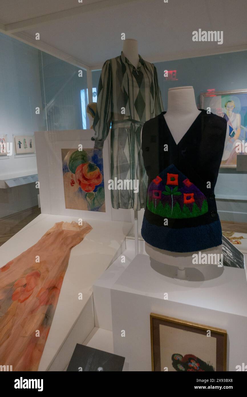 Sonia Delaunay exhibition at the Bard Graduate Center Gallery in ...