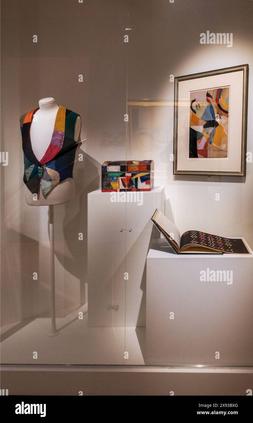 Sonia Delaunay exhibition at the Bard Graduate Center Gallery in ...