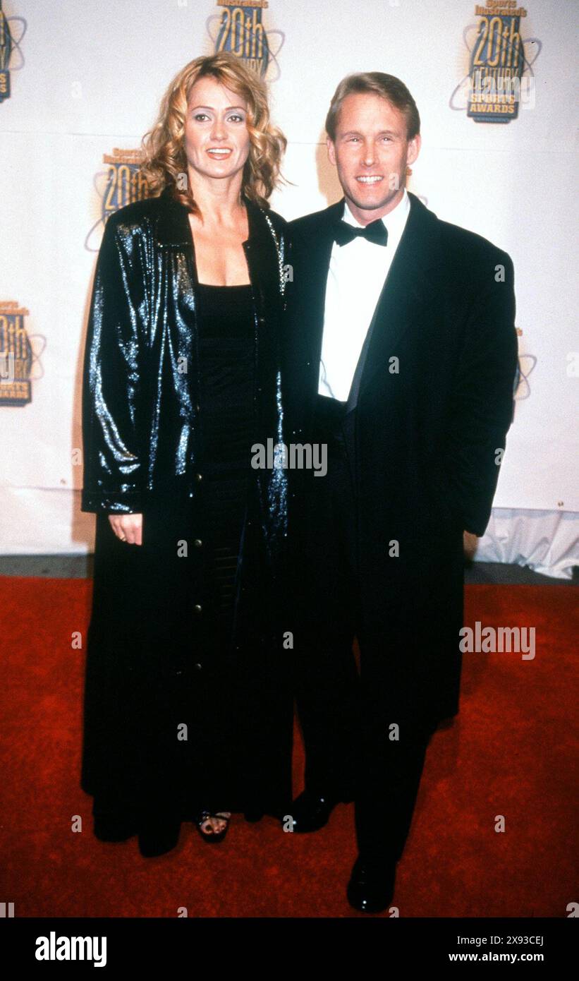 K17385WW: SPORTS ILLUSTRATED 20TH CENTURY SPORTS AWARDS.BART CONNER AND ...