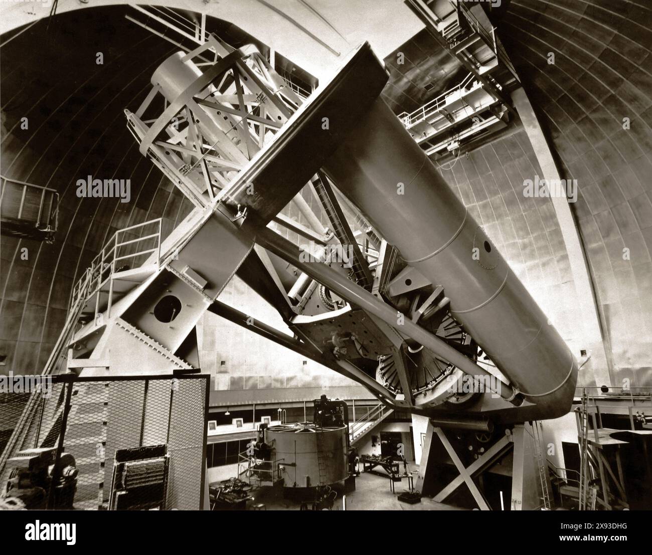 200-inch (5.08-metre) Hale Telescope at the Mount Palomar Observatory ...