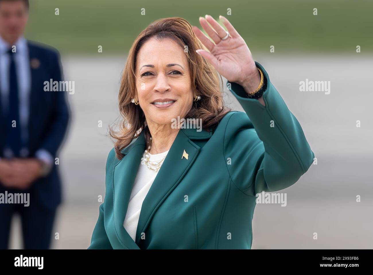 First Lady Dr. Biden speaking to the crowd at the White House Cinco De ...