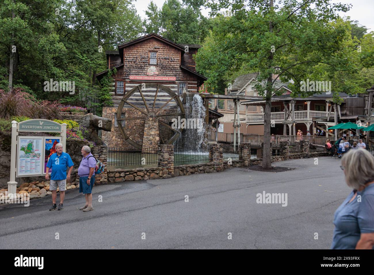 Dollywood Grist Mill at the Dollywood amusement park in Pigeon Forge, TN Stock Photo - Alamy