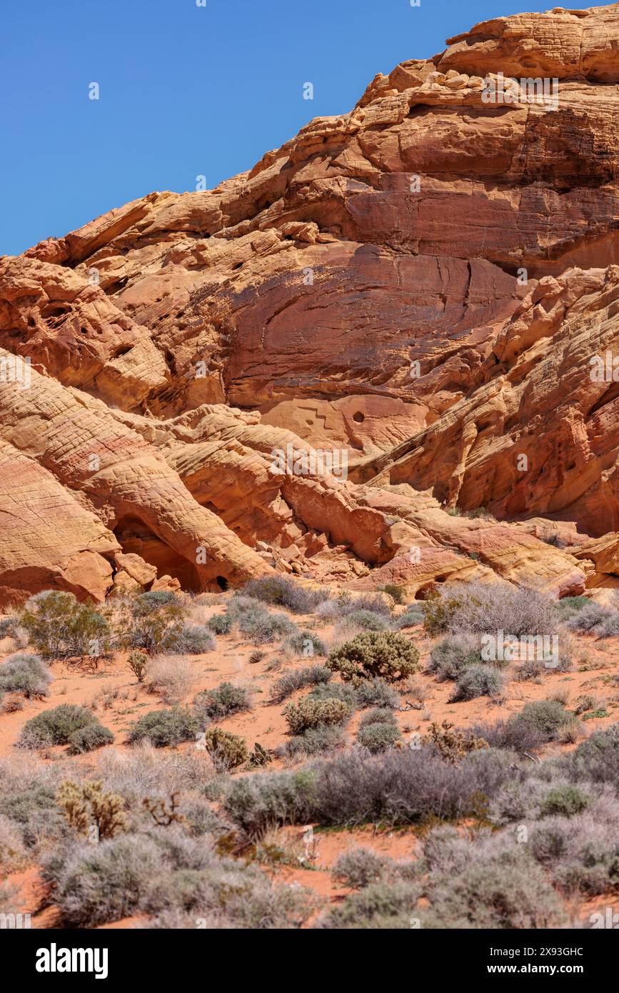 Rock formations along the Fire Canyon Overlook Trail at Valley of Fire ...